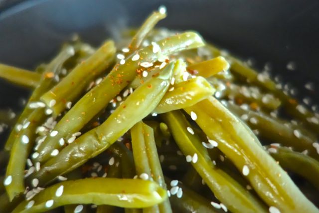 Sauteéd Green Beans with Sesame Seeds Garlic and Paprika – Coco's Bread