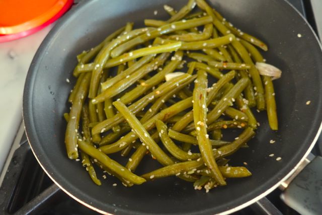 Sauteéd Green Beans with Sesame Seeds Garlic and Paprika – Coco's Bread